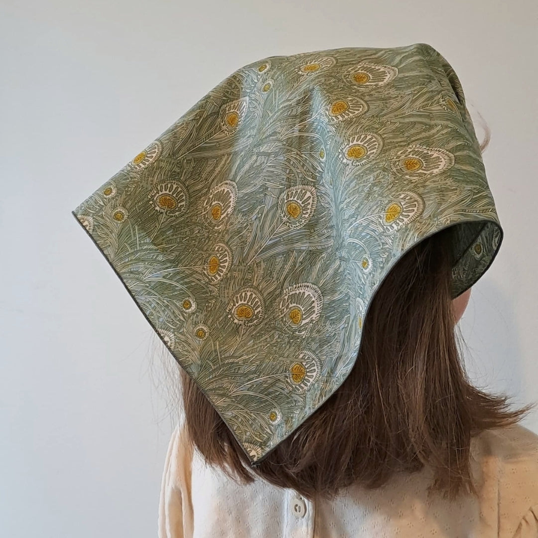 Little Acorn Liberty Square Scarf 'Queen Hera' - Green